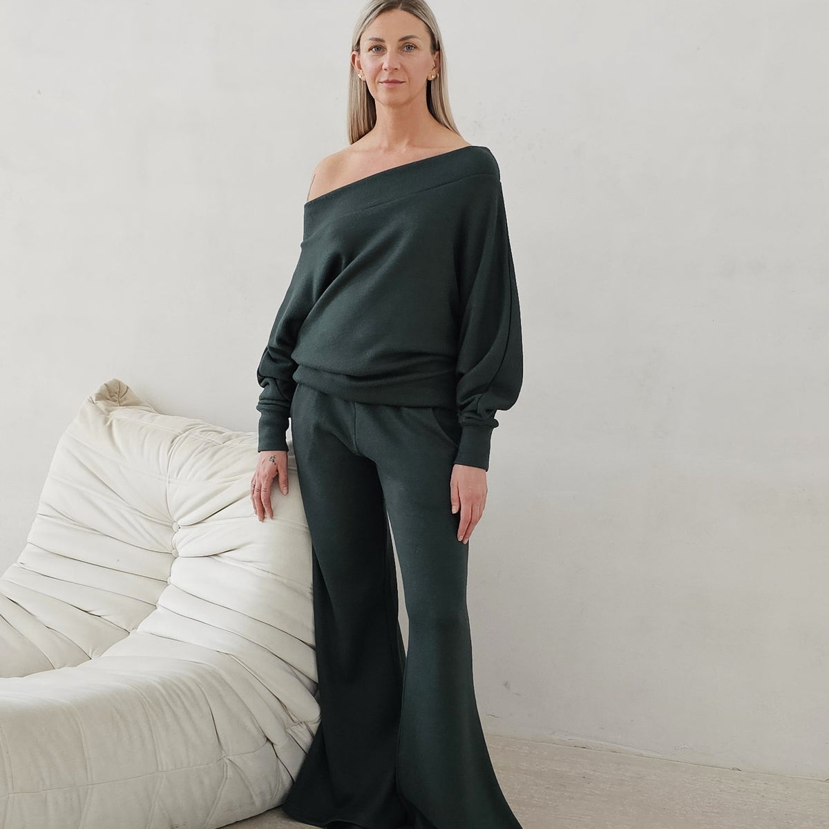 Bellita dzianinowy komplet dzwony i bluzka opadające ramię – ablush.shop